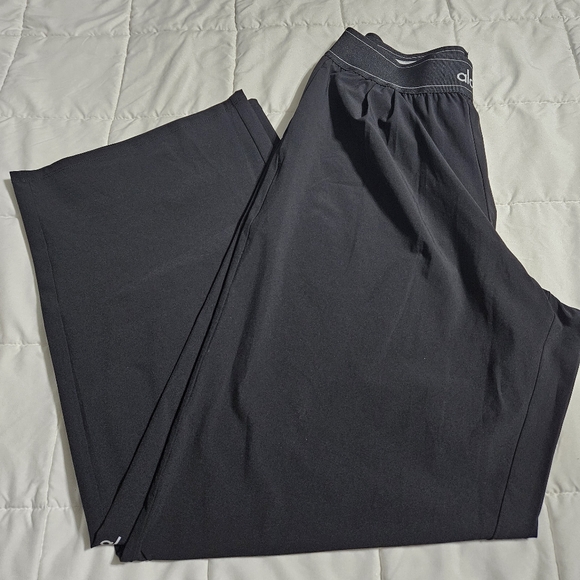 ALO Yoga | Pants & Jumpsuits | Alo Yoga Suite Up Trouser Regular Black ...